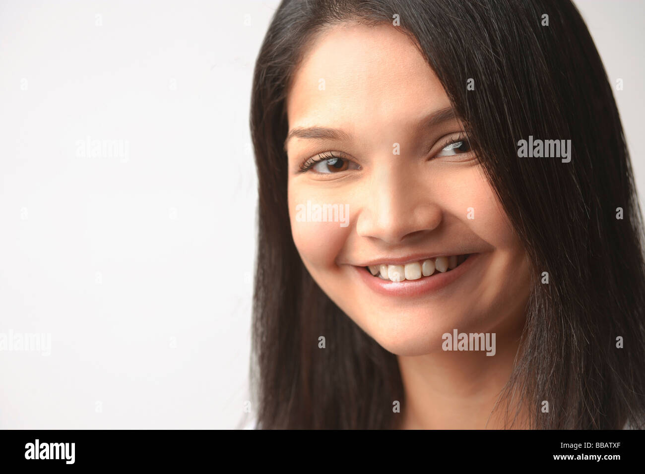 Woman looking at camera, smiling, head shot Stock Photo - Alamy