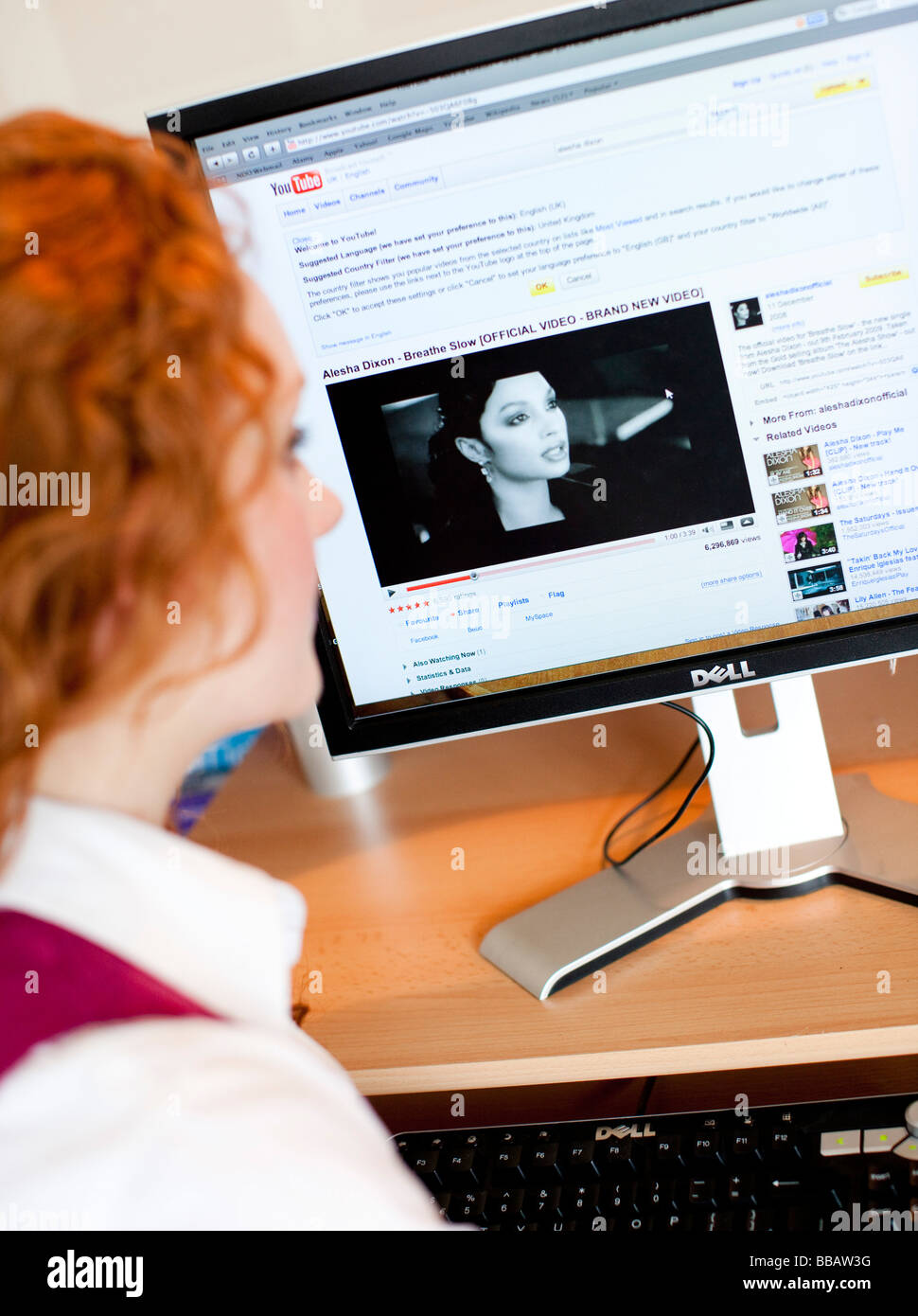 Youtube music computer hi-res stock photography and images - Alamy