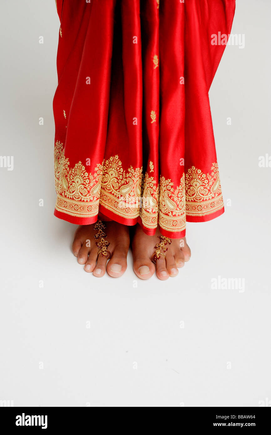 Woman's feet with traditional Indian toe ring Stock Photo - Alamy