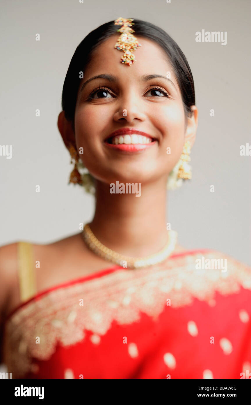Woman in traditional Indian attire smiling, head shot Stock Photo - Alamy