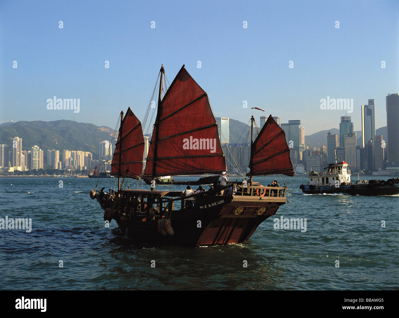 Red chinese junk hi-res stock photography and images - Alamy