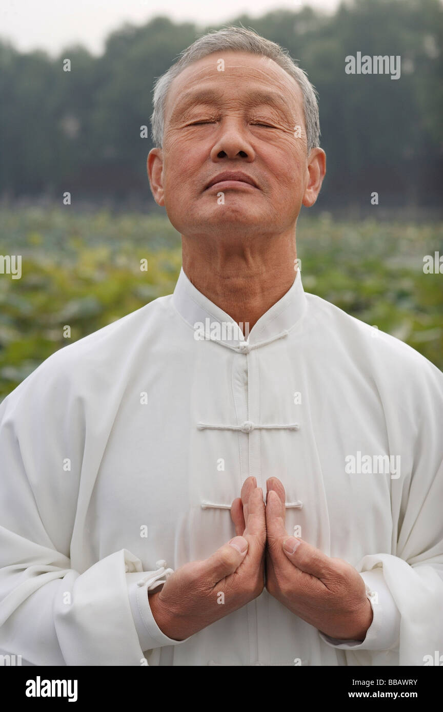 An old man practices Chinese martial arts Stock Photo - Alamy