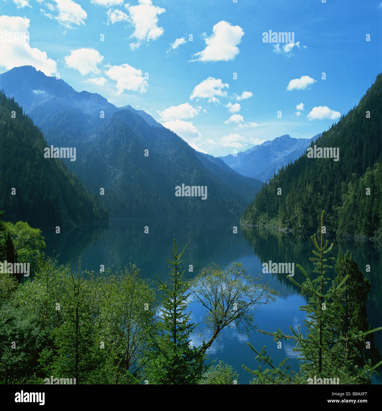 Long lake jiuzhaigou hi-res stock photography and images - Alamy