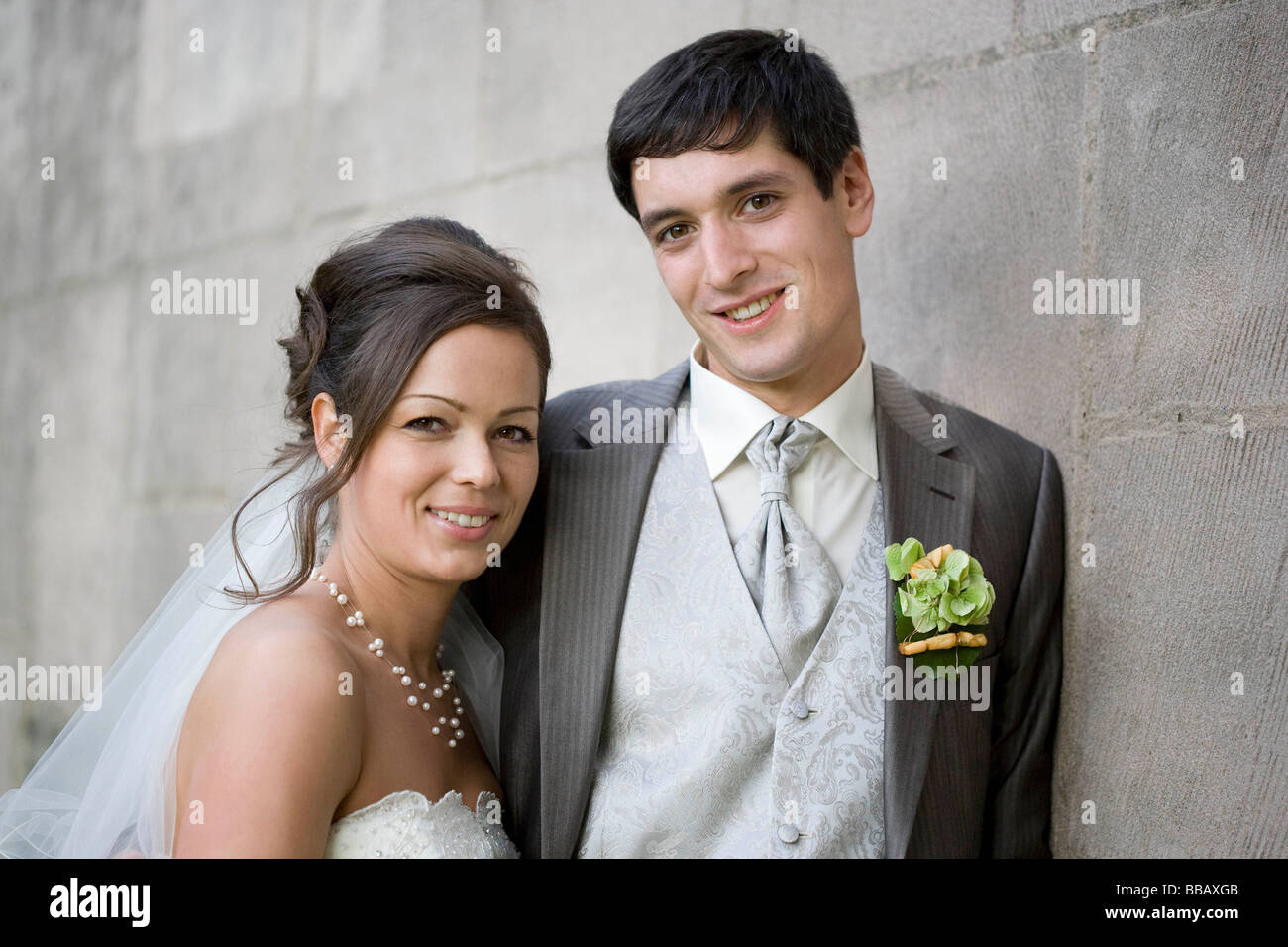 Smiling bride & groom hi-res stock photography and images - Alamy