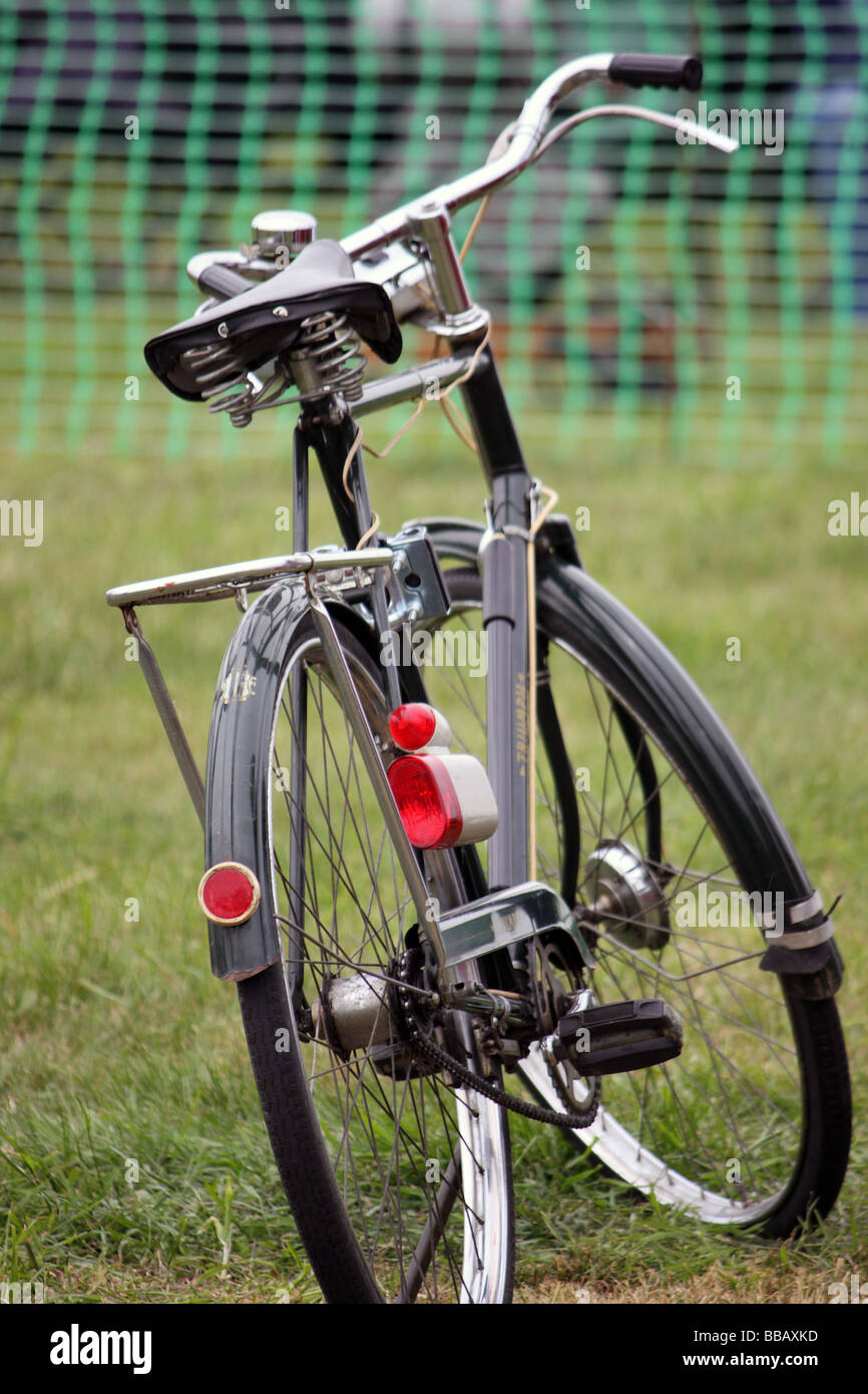 Old fashioned bicycle hi-res stock photography and images - Alamy
