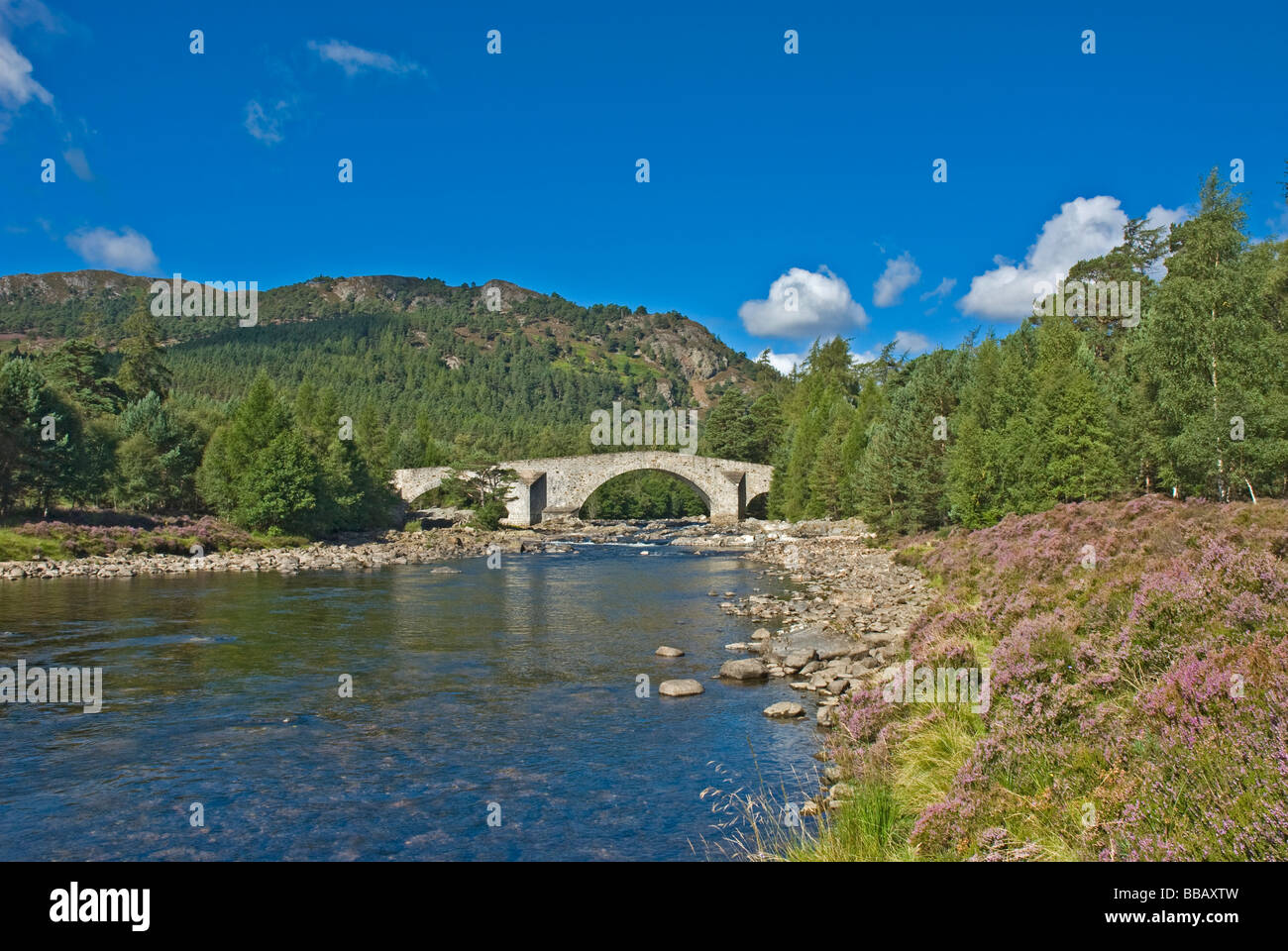 Old brig dee river dee hi-res stock photography and images - Alamy