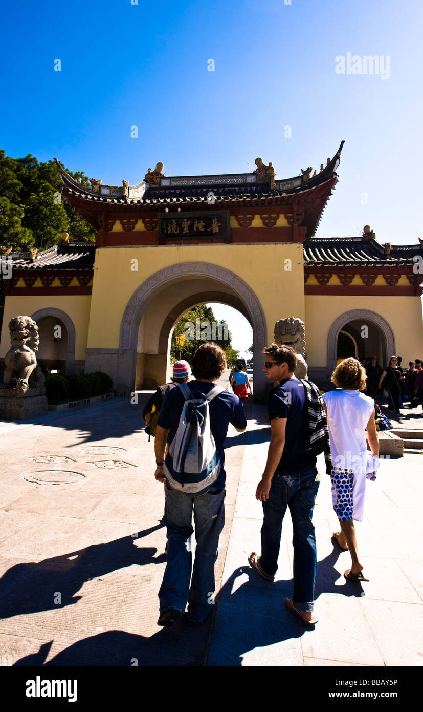 China mount putuo hi-res stock photography and images - Alamy