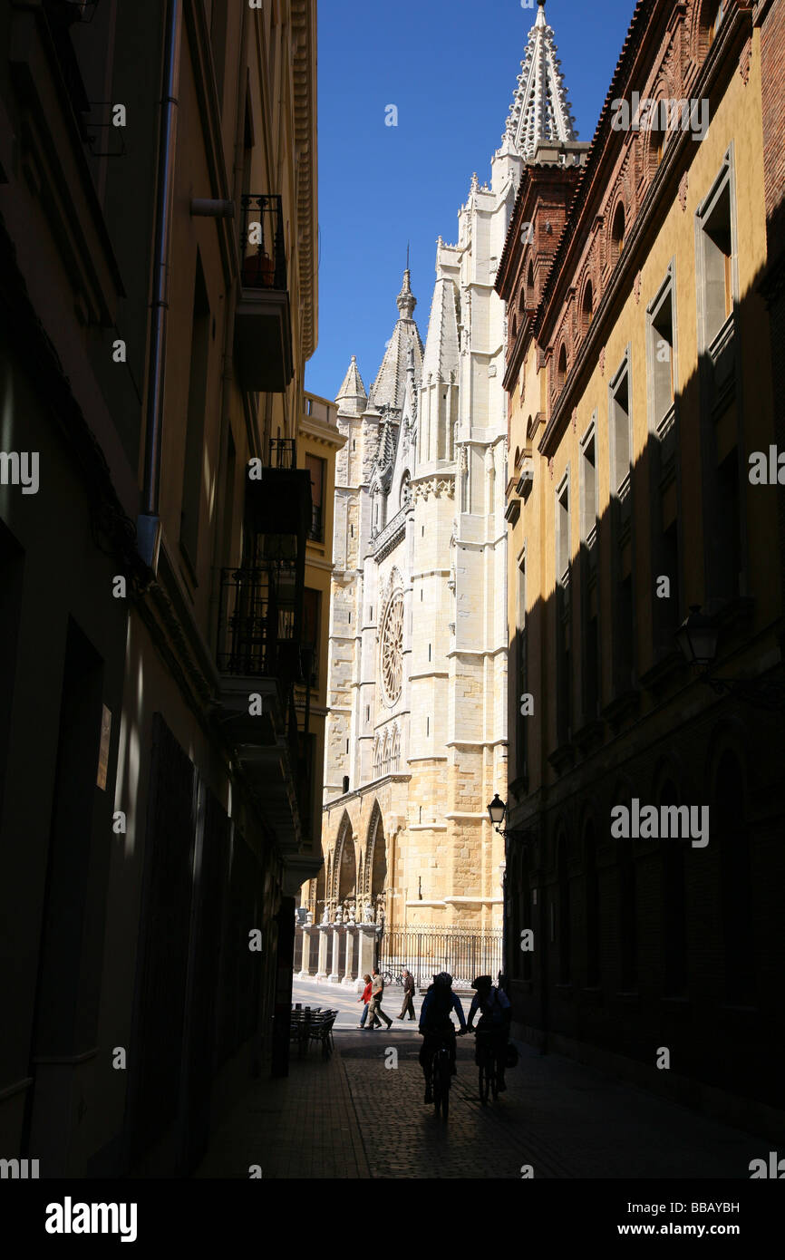 Streets of leon hi-res stock photography and images - Alamy