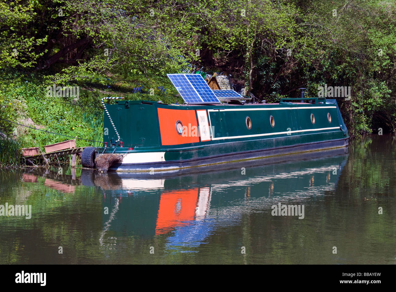 Solar panels narrow boat hi-res stock photography and images - Alamy
