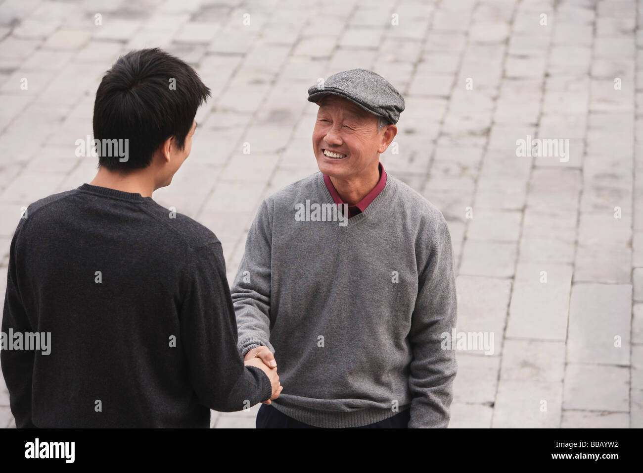 Black people shake hands hi-res stock photography and images - Alamy