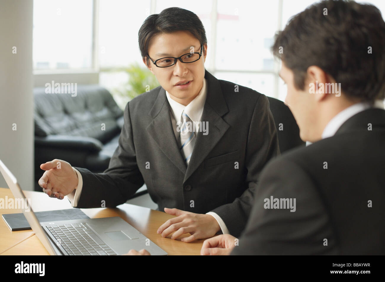 Laptop discussion hi-res stock photography and images - Alamy