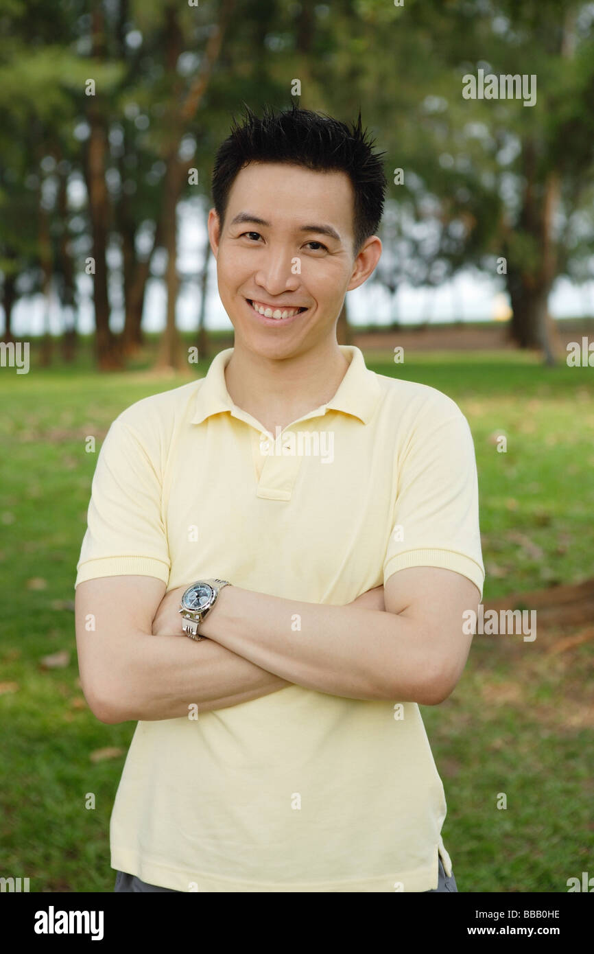 Man in yellow polo hi-res stock photography and images - Alamy