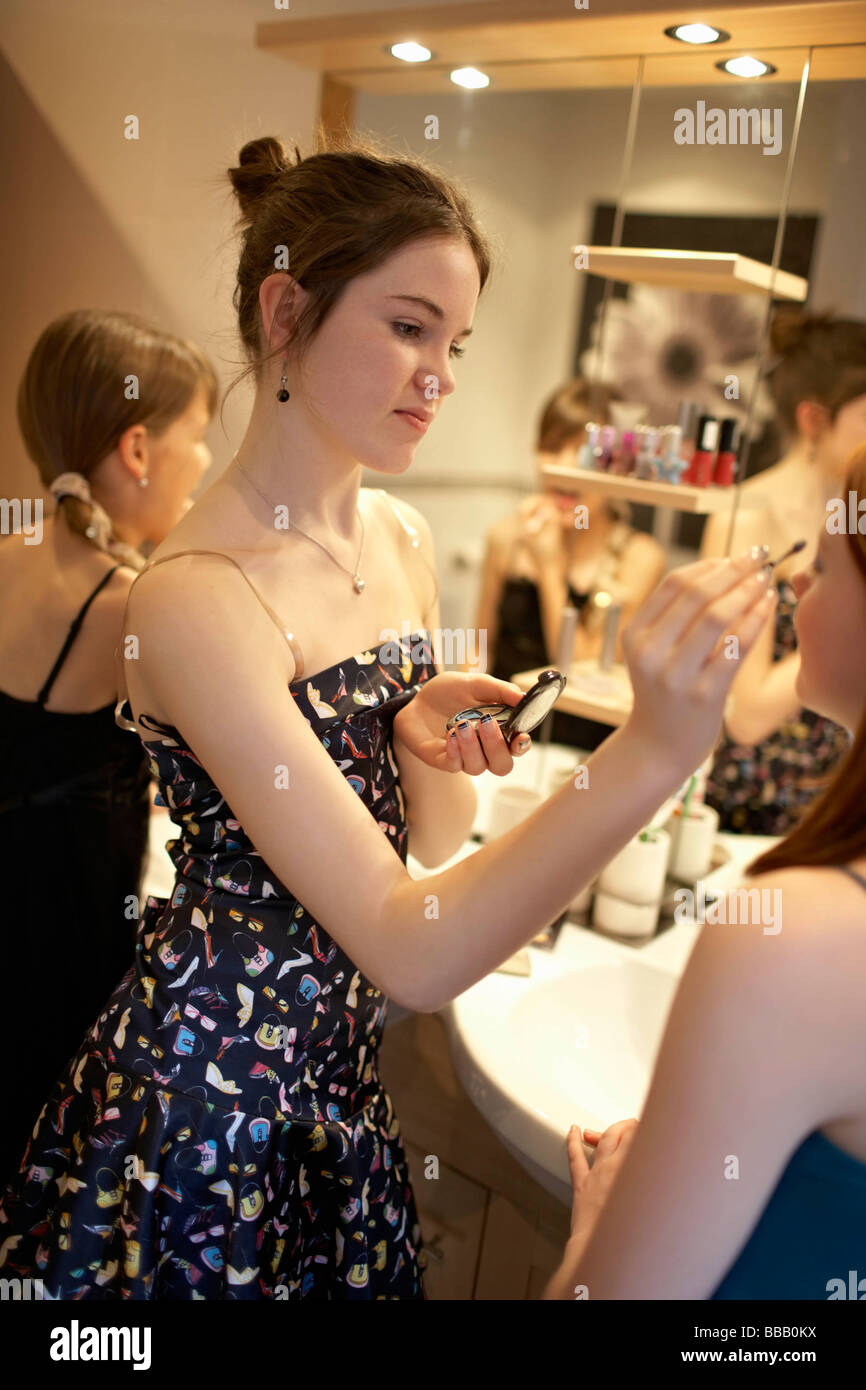 Teenage girls applying make-up Stock Photo - Alamy