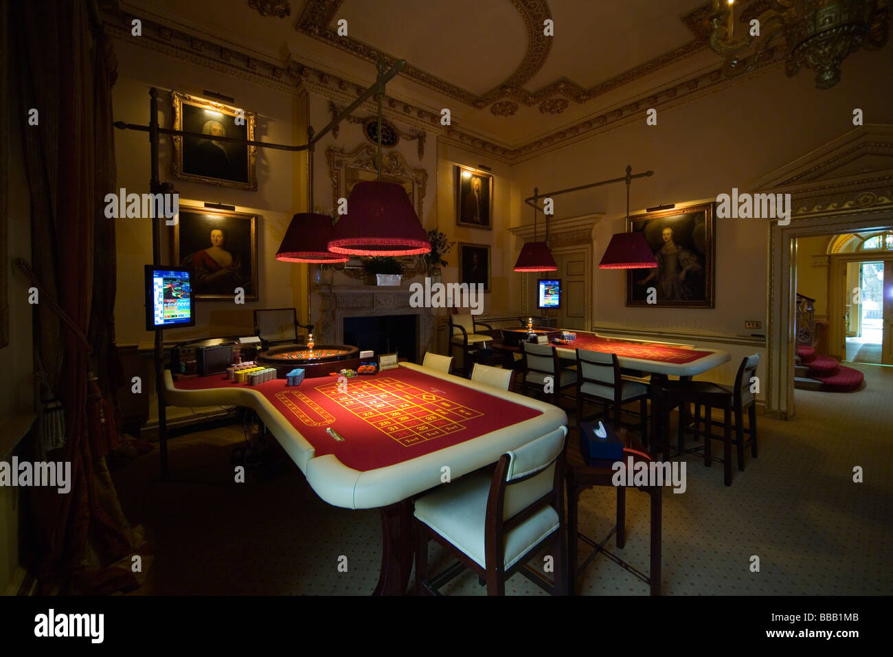 Casino tables hi-res stock photography and images - Alamy