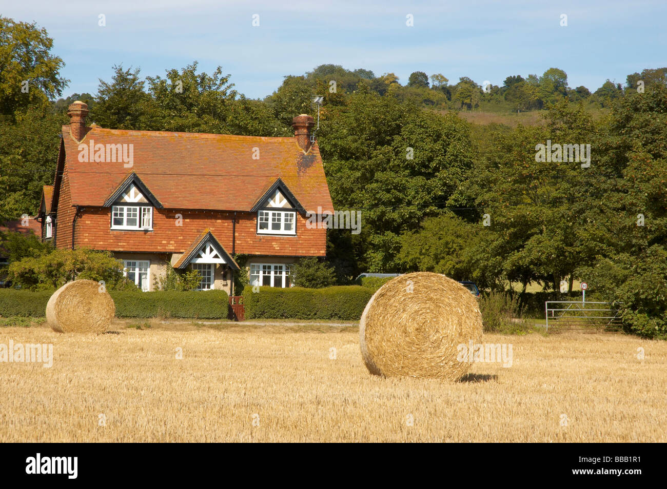 An old house in the English countryside Stock Photo - Alamy