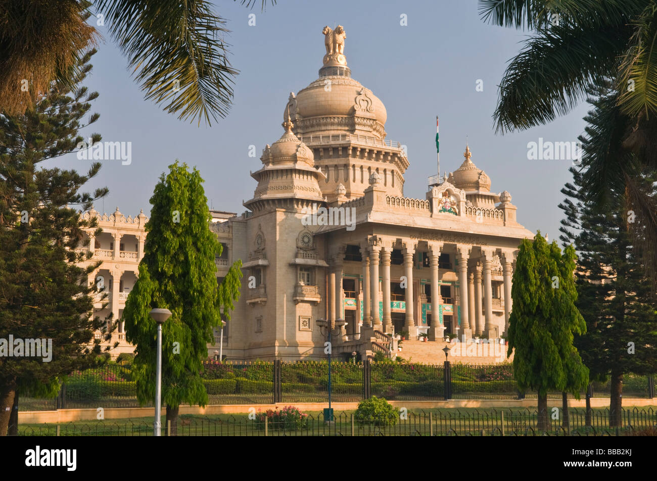 Vidhana soudha hi-res stock photography and images - Alamy