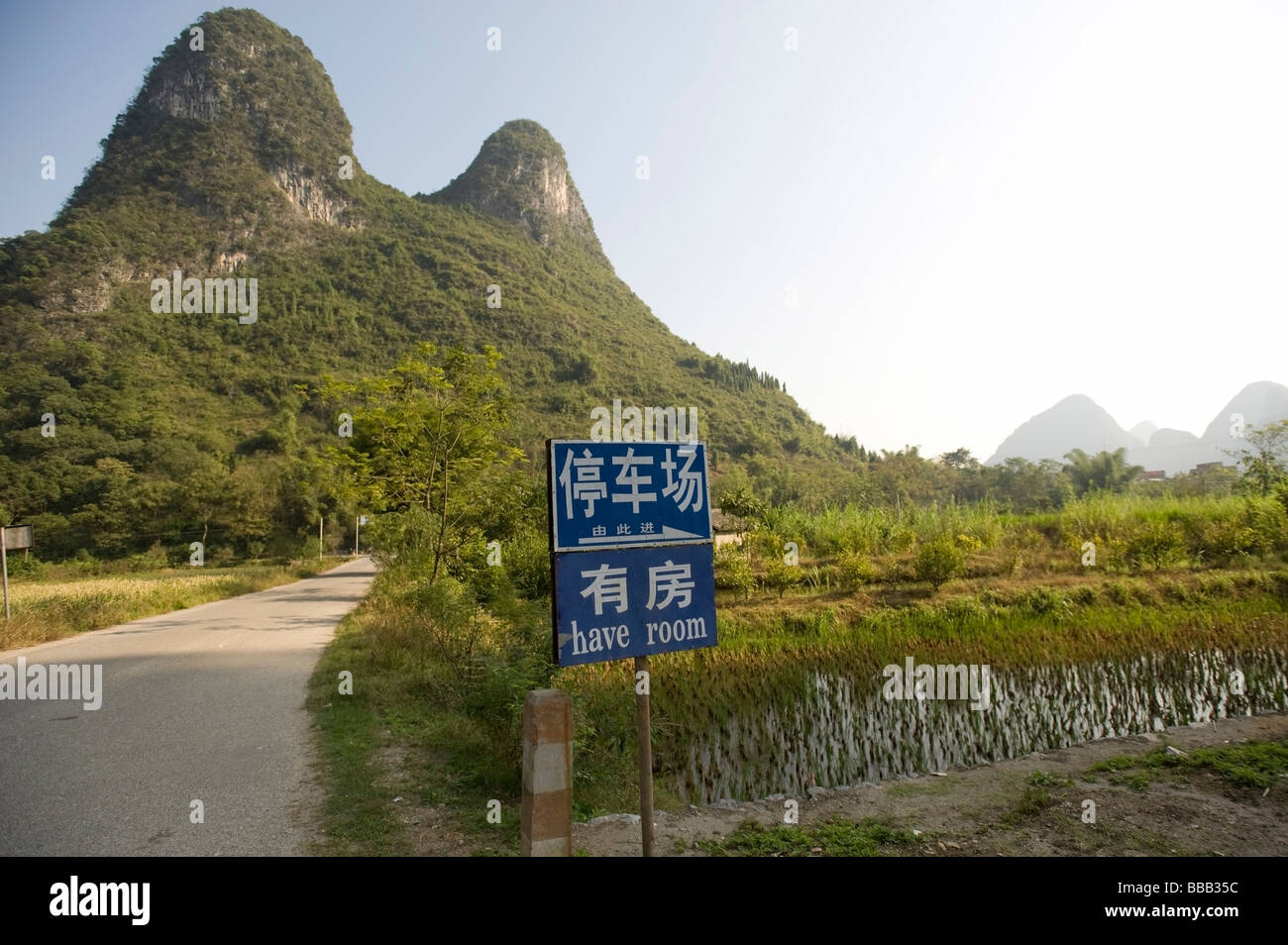 Country road sign hi-res stock photography and images - Alamy
