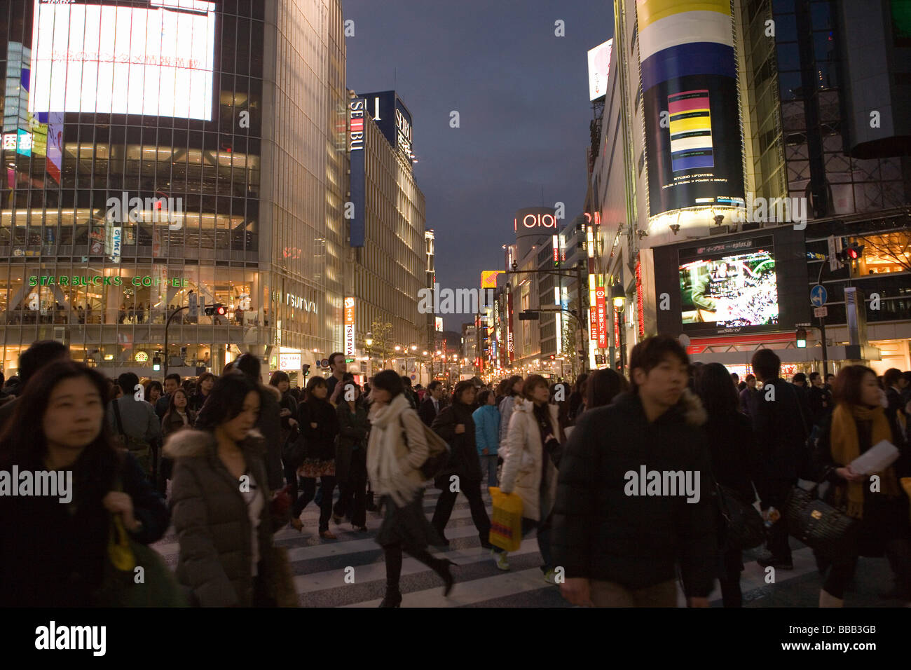 Busy Shibuya at dusk, Tokyo, Japan Stock Photo - Alamy