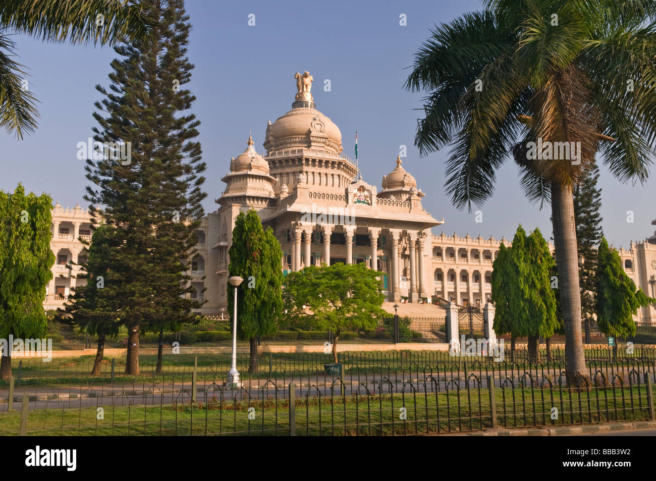 Vidhana soudha hi-res stock photography and images - Alamy