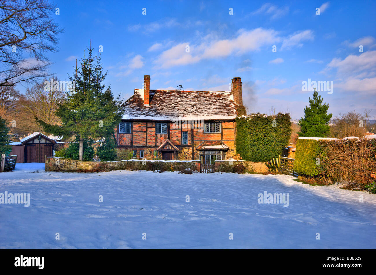 Old tudor house hi-res stock photography and images - Alamy
