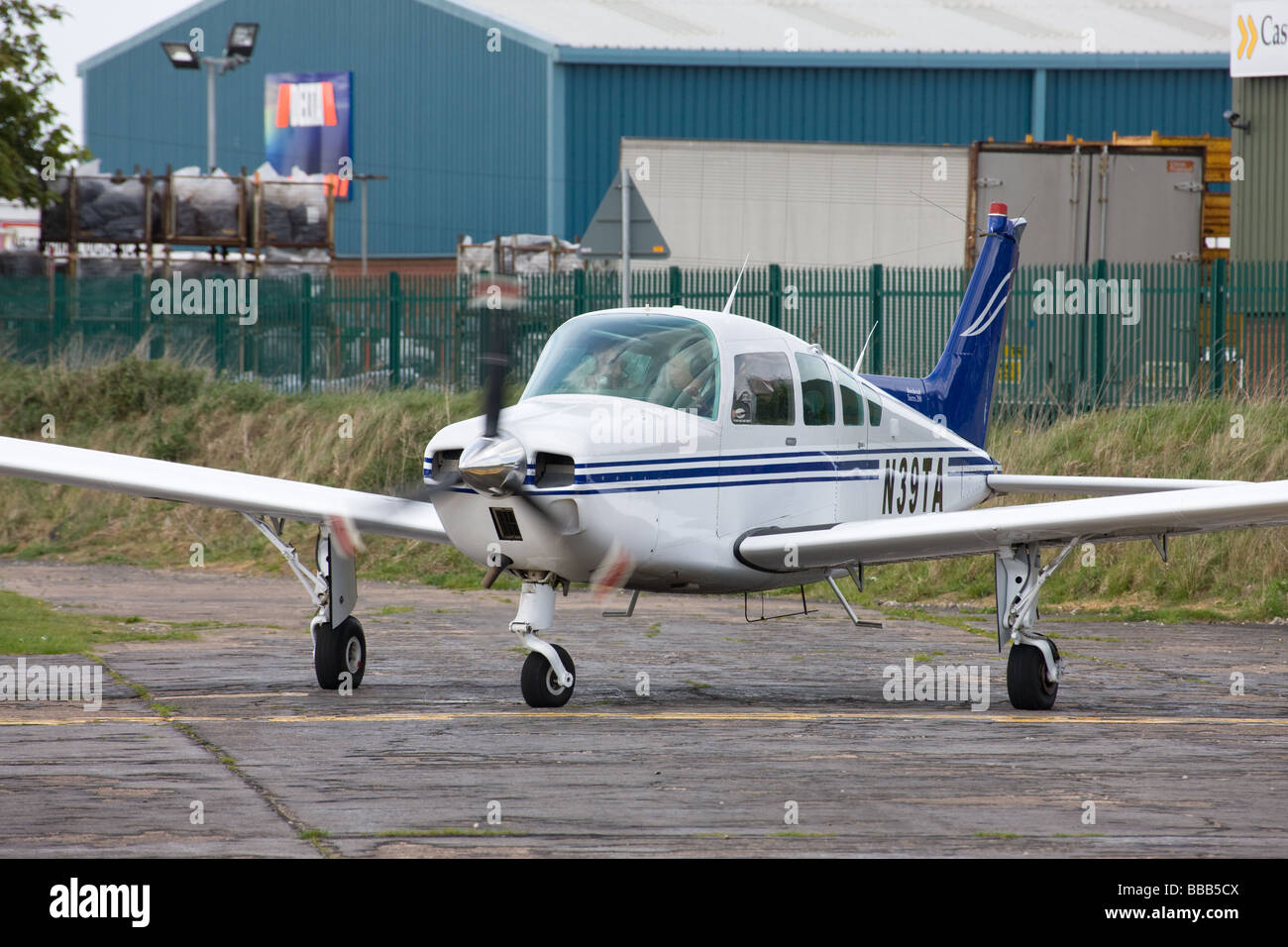 Beech C24R Sierra II N39TA taxiing to end of runway at Sandtoft ...