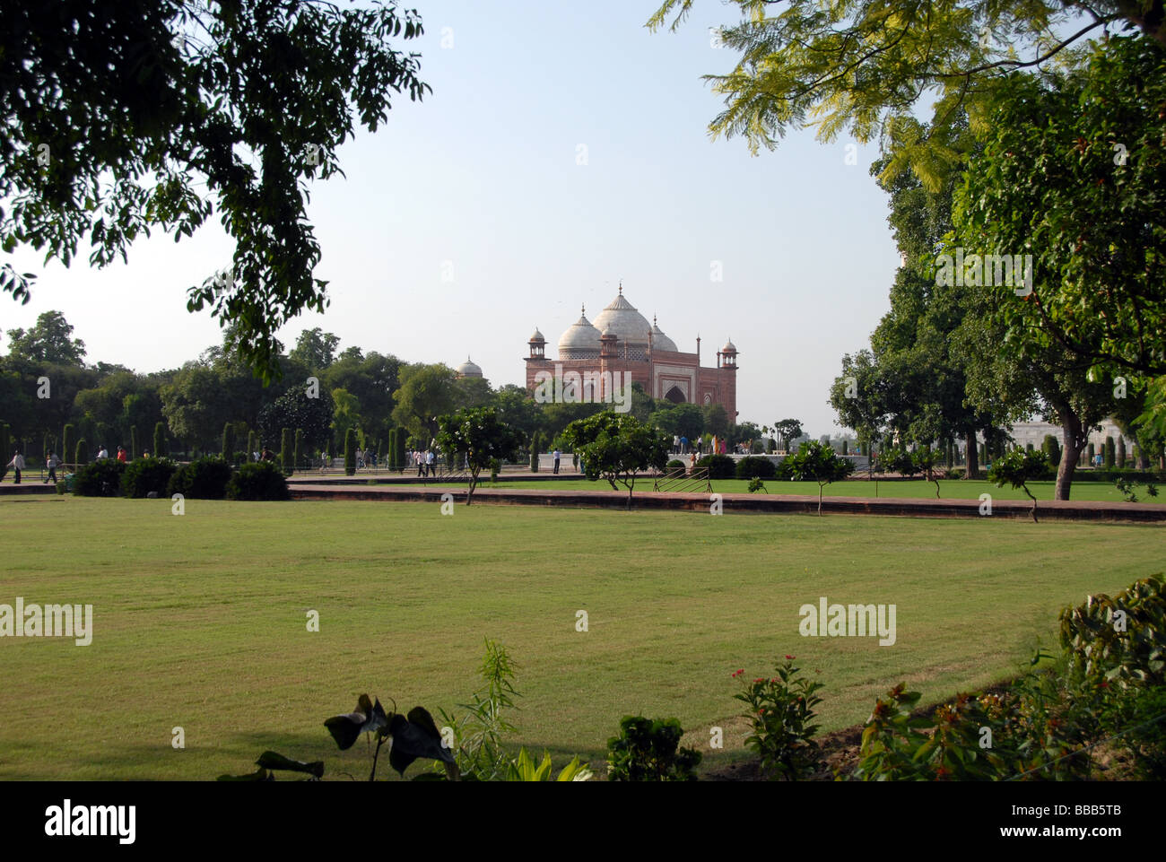 Agra fort mosque hi-res stock photography and images - Alamy