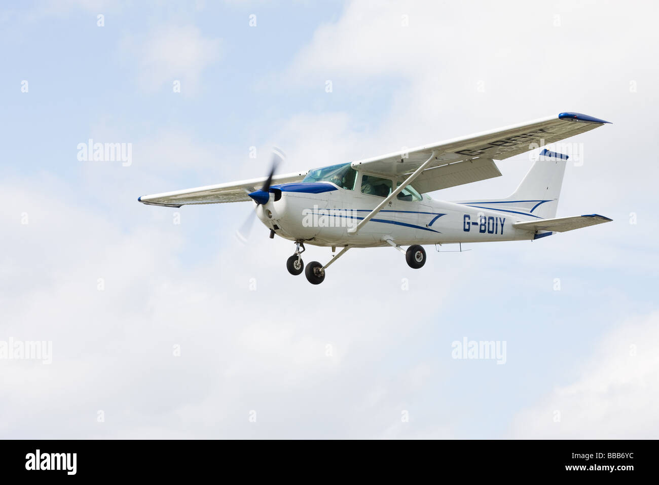 Cessna 172N Skyhawk G-BOIY in flight on final approach to land at ...