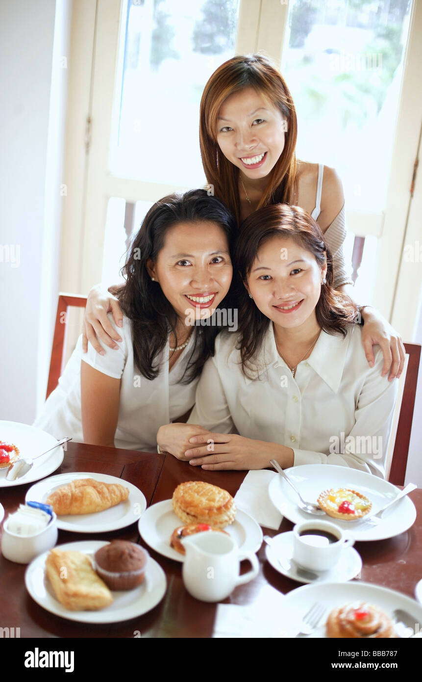 Three women in cafe, smiling at camera, portrait Stock Photo - Alamy