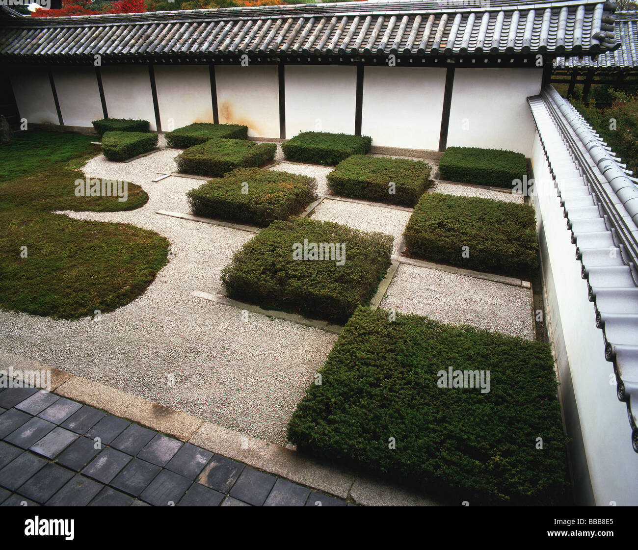 Japan, Kyoto, Tofuku-ki temple, sand and square shrub garden Stock ...
