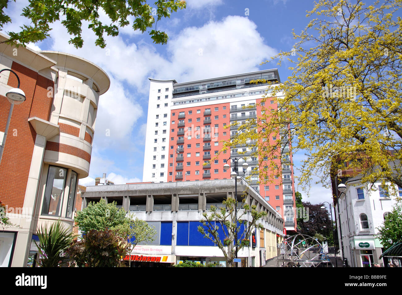 Modern apartment block london hi-res stock photography and images - Alamy
