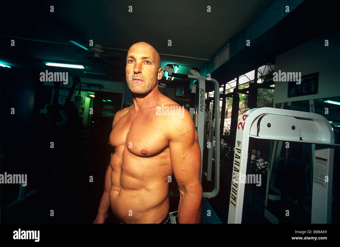 Body builder exercises vigorously Stock Photo - Alamy
