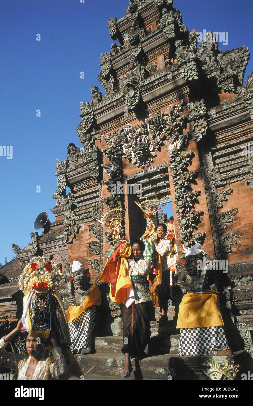 Indonesia, Bali, Temple festival at Candi Bentar gates Stock Photo - Alamy