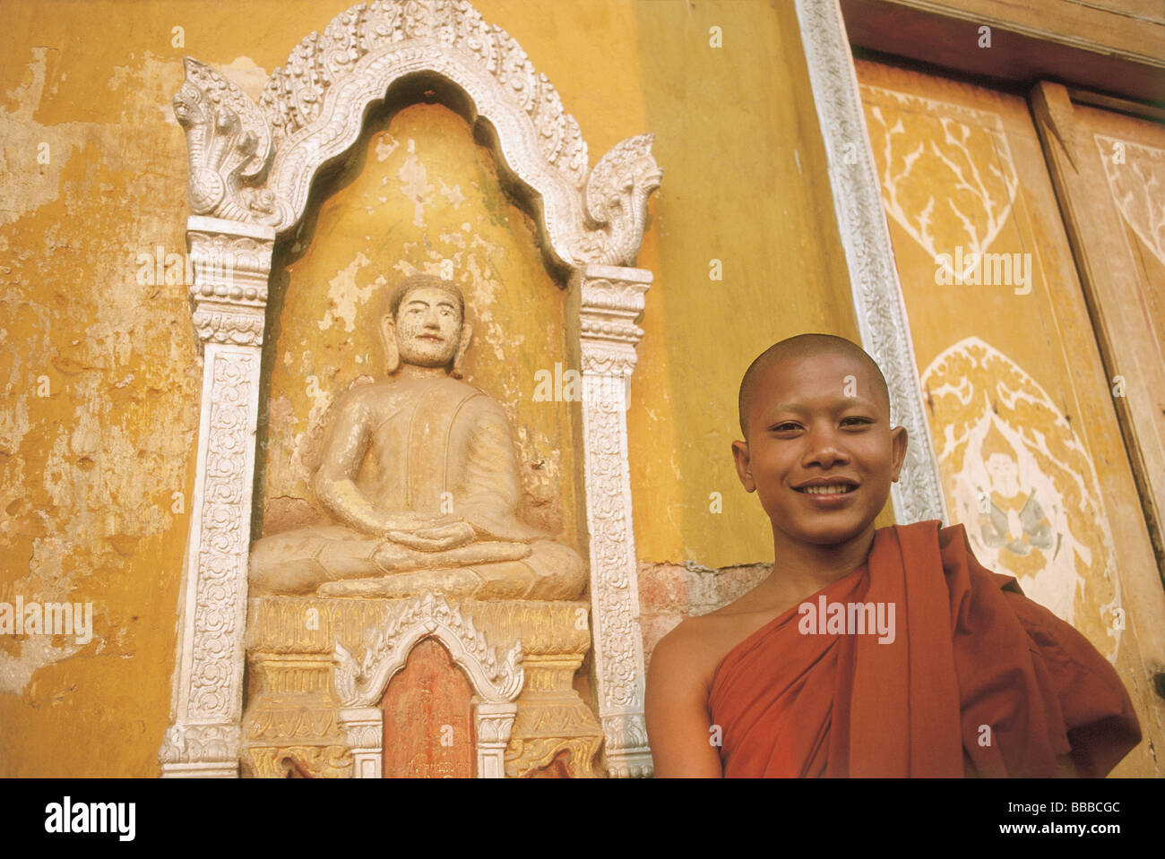 Cambodia, Phnom Penh, Young monk at Wat Sarawan Stock Photo - Alamy