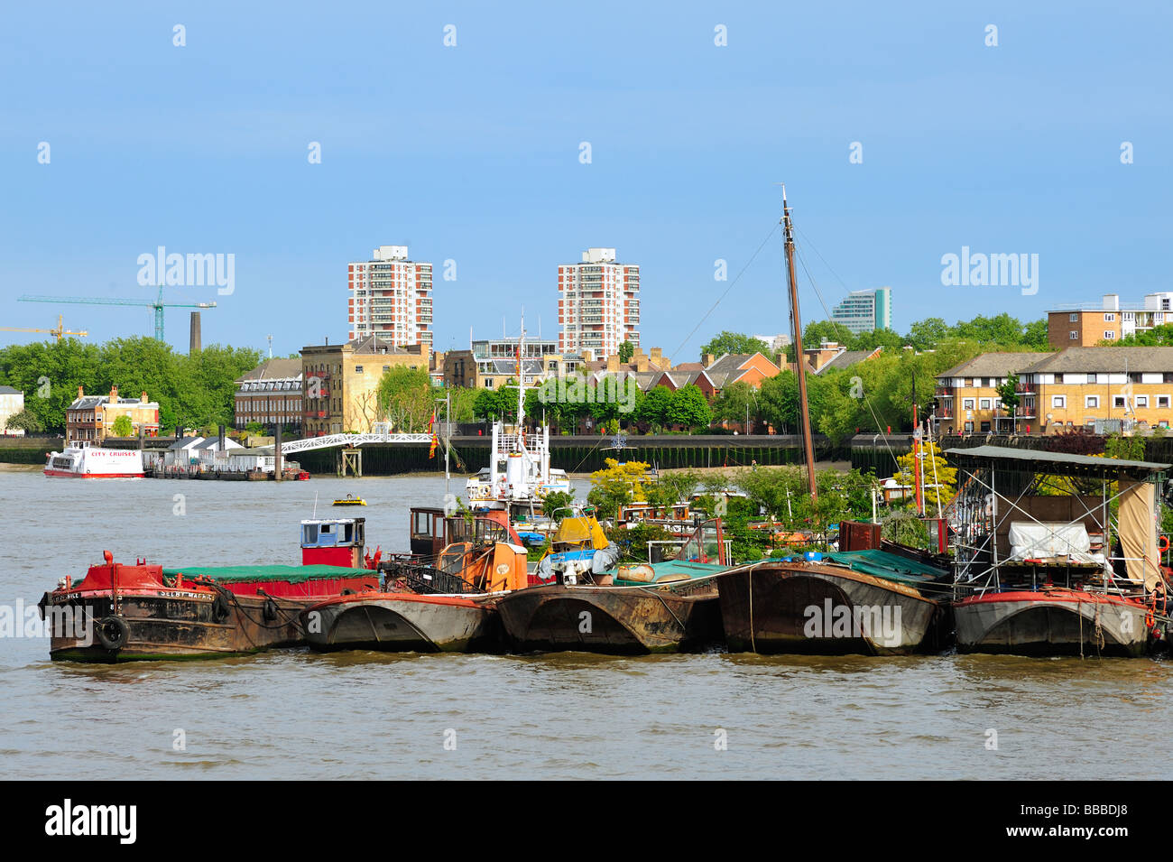 LONDON, UK - MAY 23, 2009: View of Downings Roads Mooring on the River ...