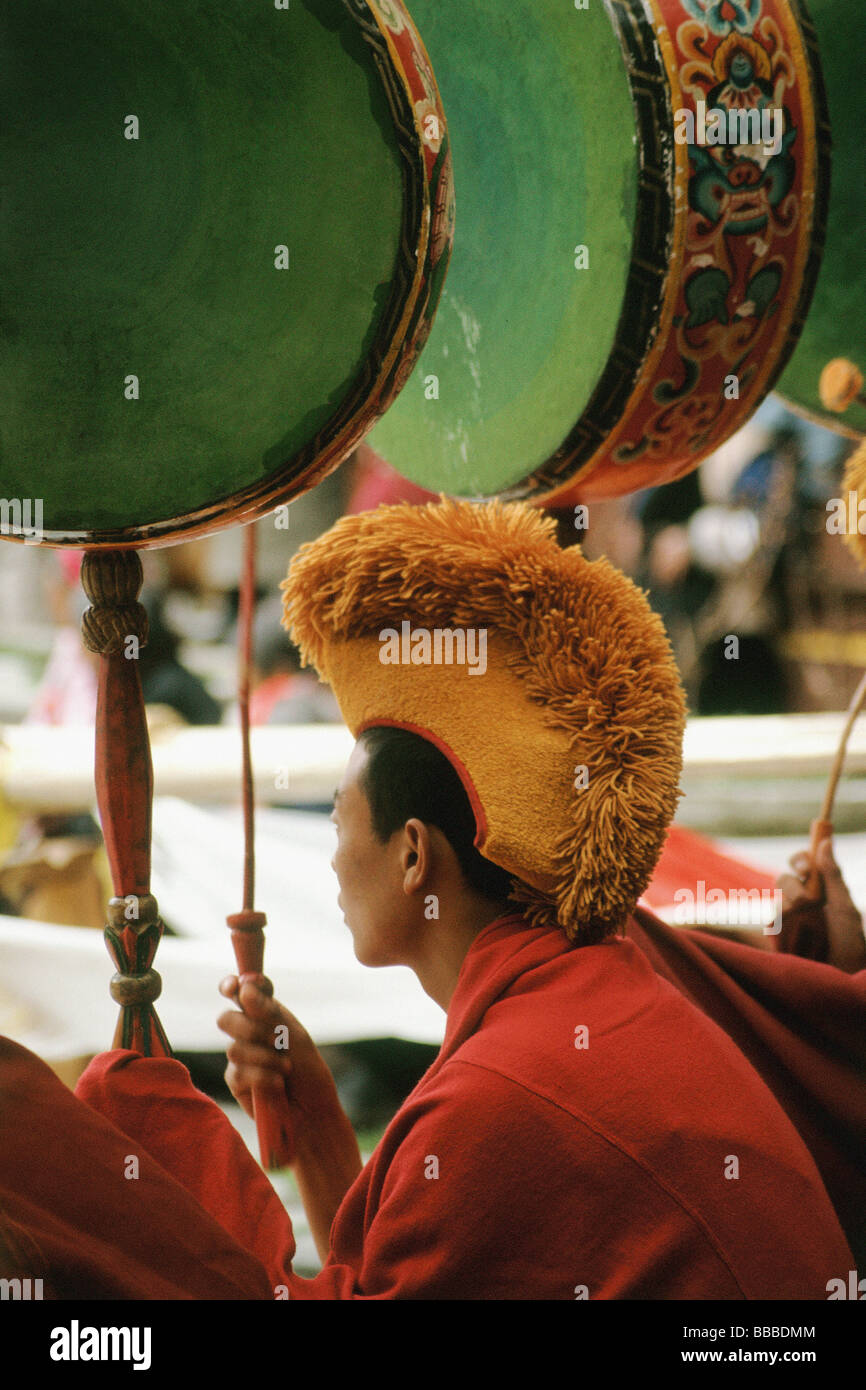 Tibetan monks drums hi-res stock photography and images - Alamy