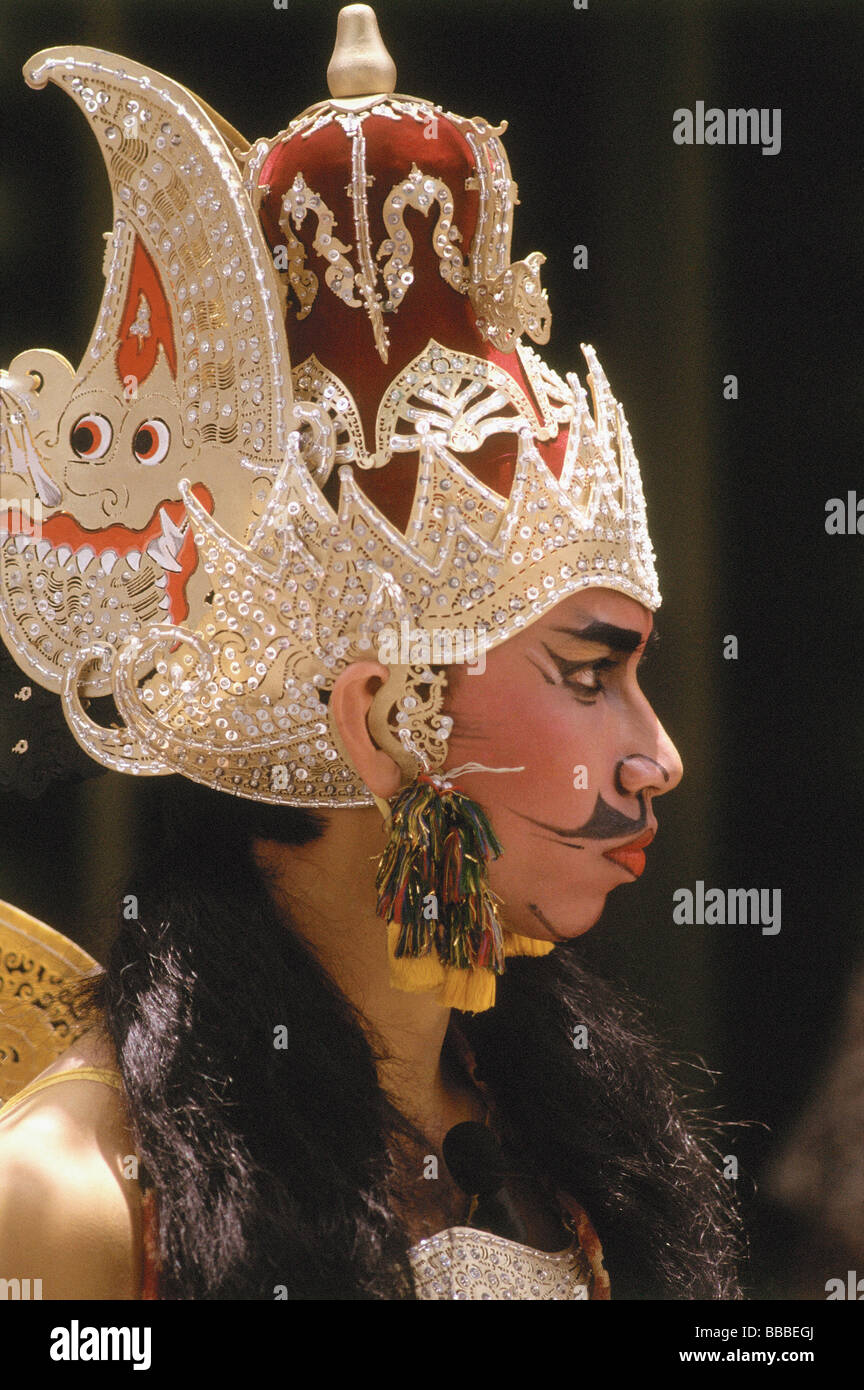 Indonesia, Java, Yogyakarta male classical dancer Stock Photo - Alamy