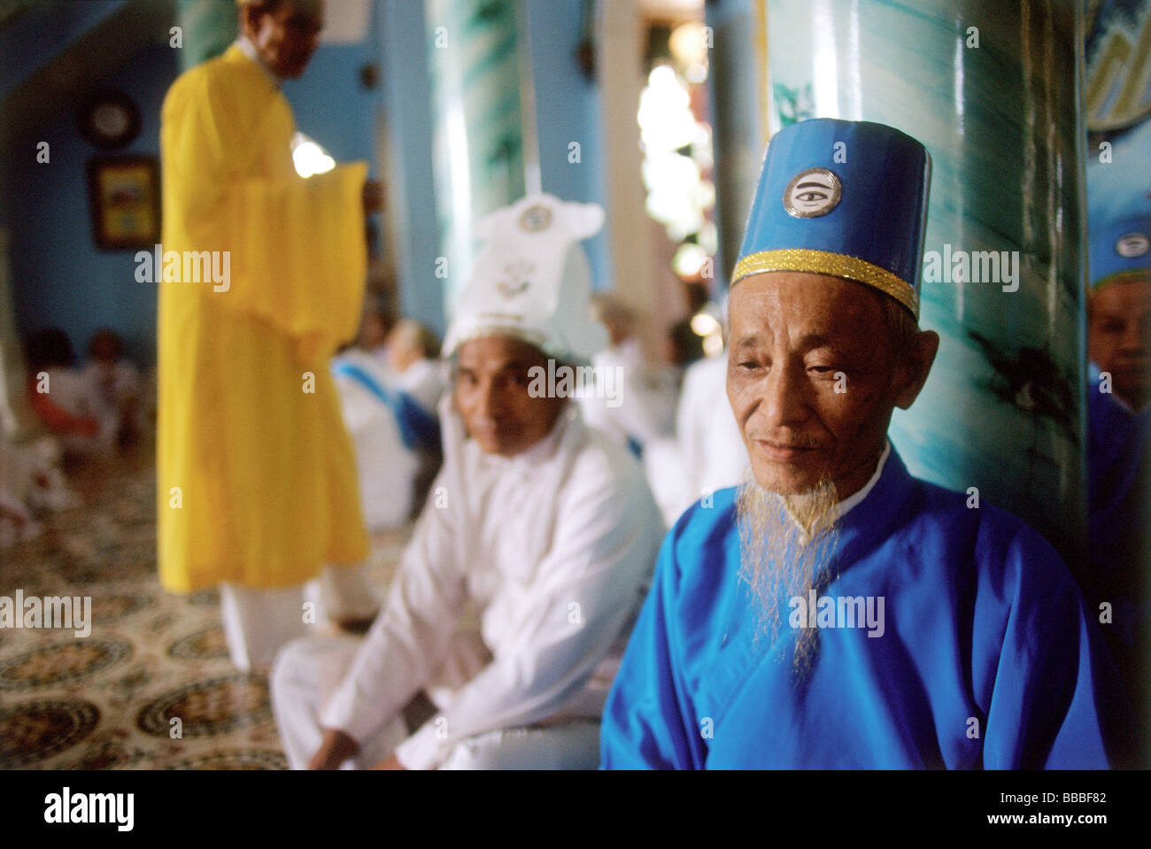 Cao dai lay priests in cao dai hi-res stock photography and images - Alamy