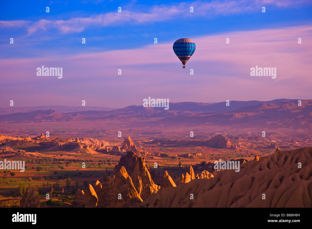 Hot air balloon pics hi-res stock photography and images - Alamy