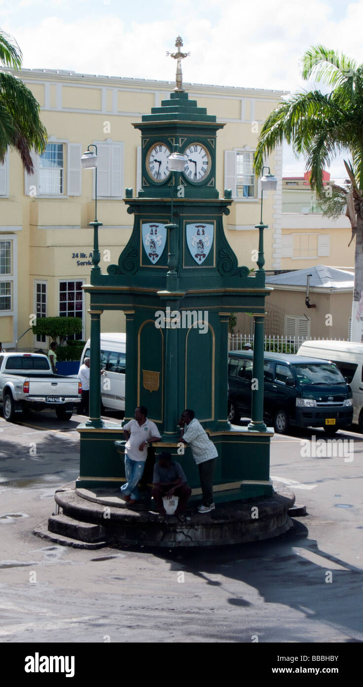 Berkeley Memorial drinking fountain and clock tower at The Circus ...