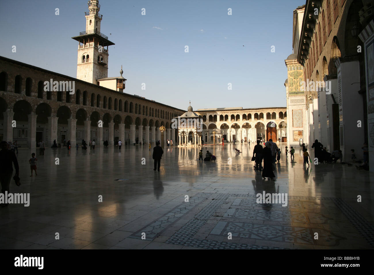 Courtyard Umayyad mosque Damascus Stock Photo - Alamy