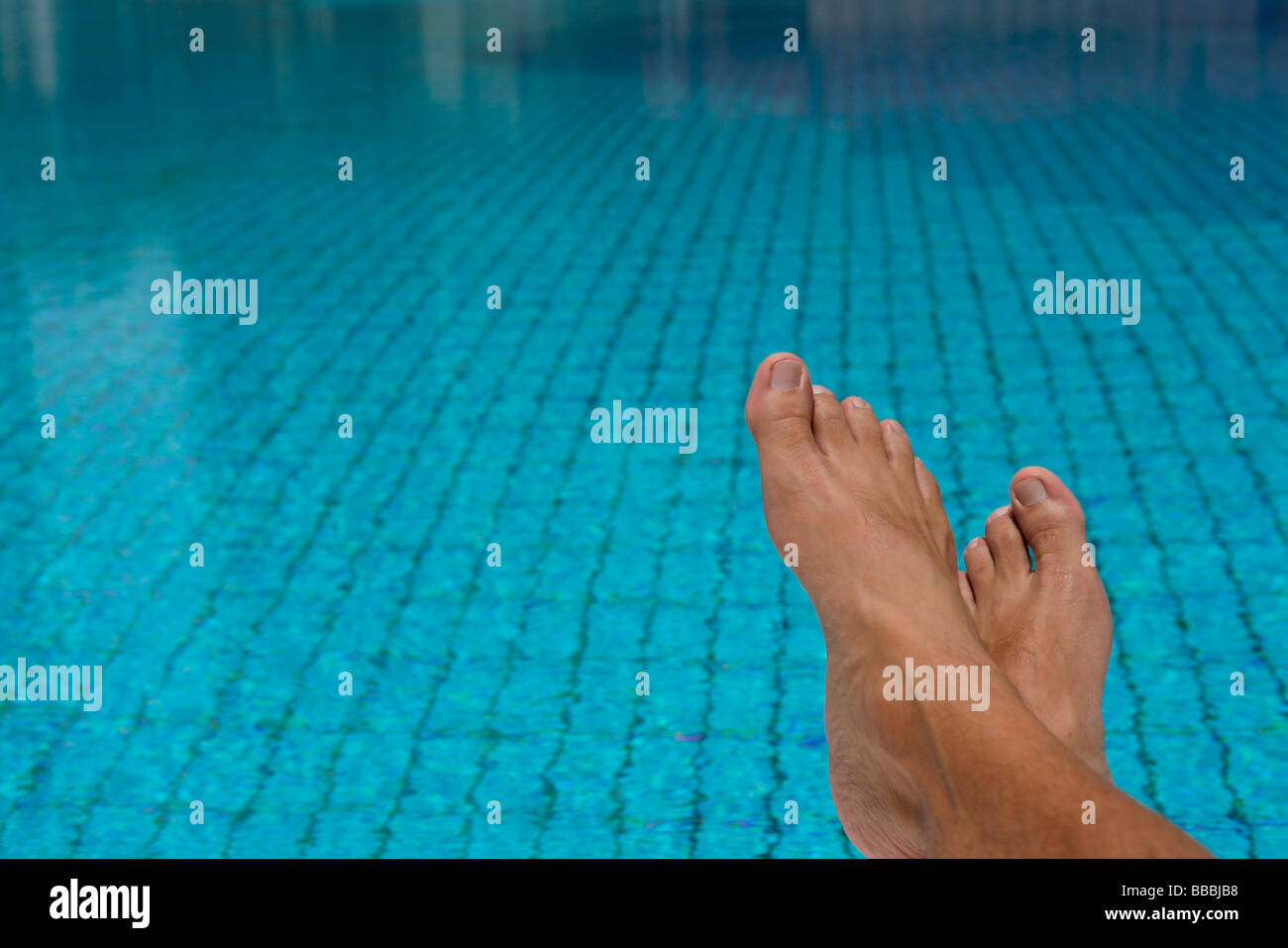 Feet at a swimming pool Stock Photo - Alamy