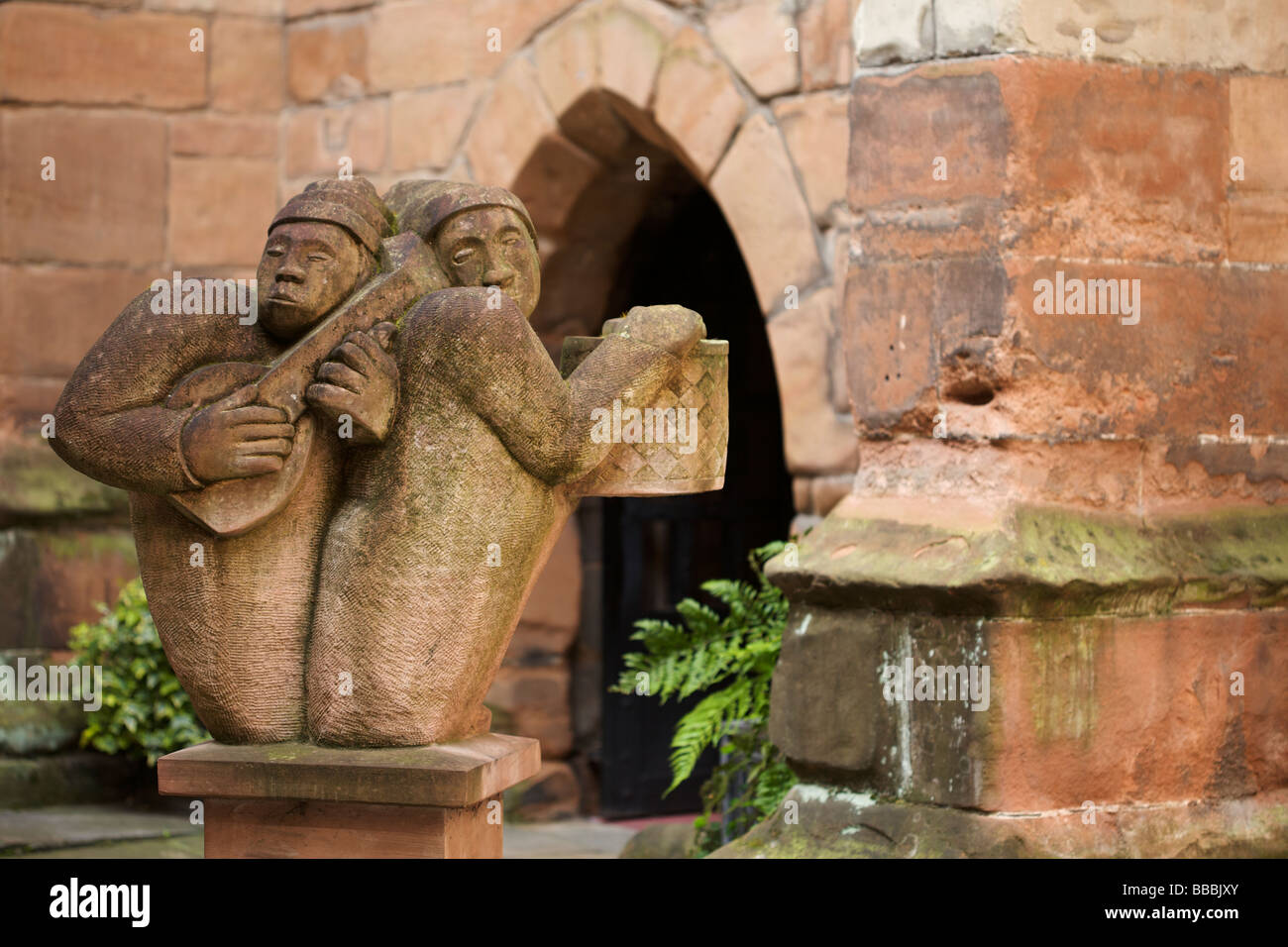 The medieval and tudor guildhall hi-res stock photography and images ...