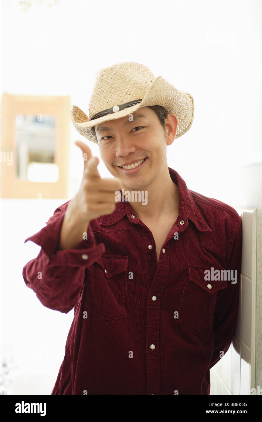 Man pointing gun at camera hi-res stock photography and images - Alamy
