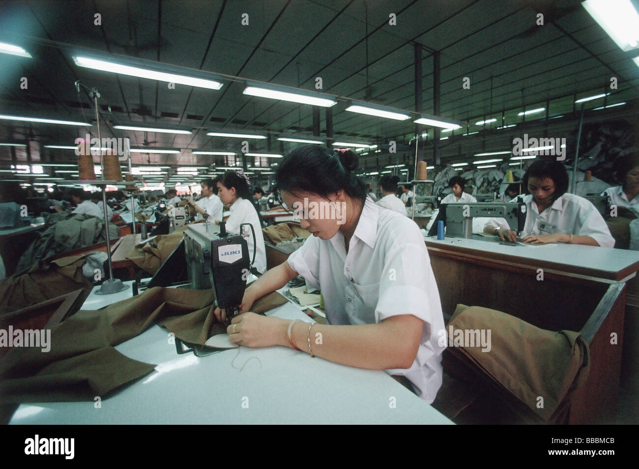 Vietnamese woman sewing machine hi-res stock photography and images - Alamy