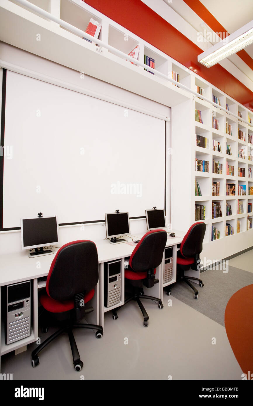 empty library with computers Stock Photo - Alamy