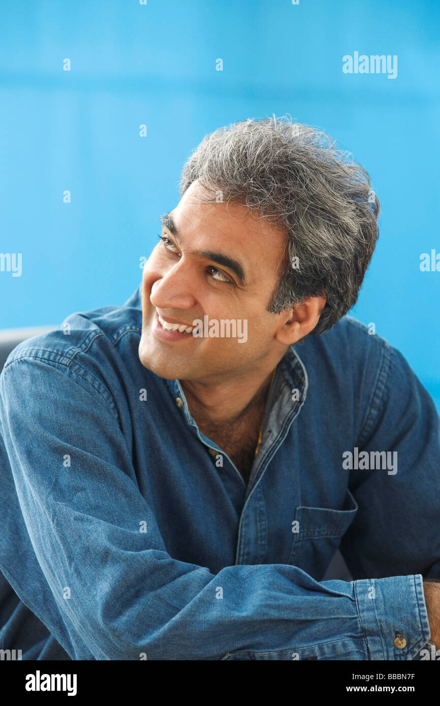 Man with gray hair, looking off and smiling Stock Photo - Alamy