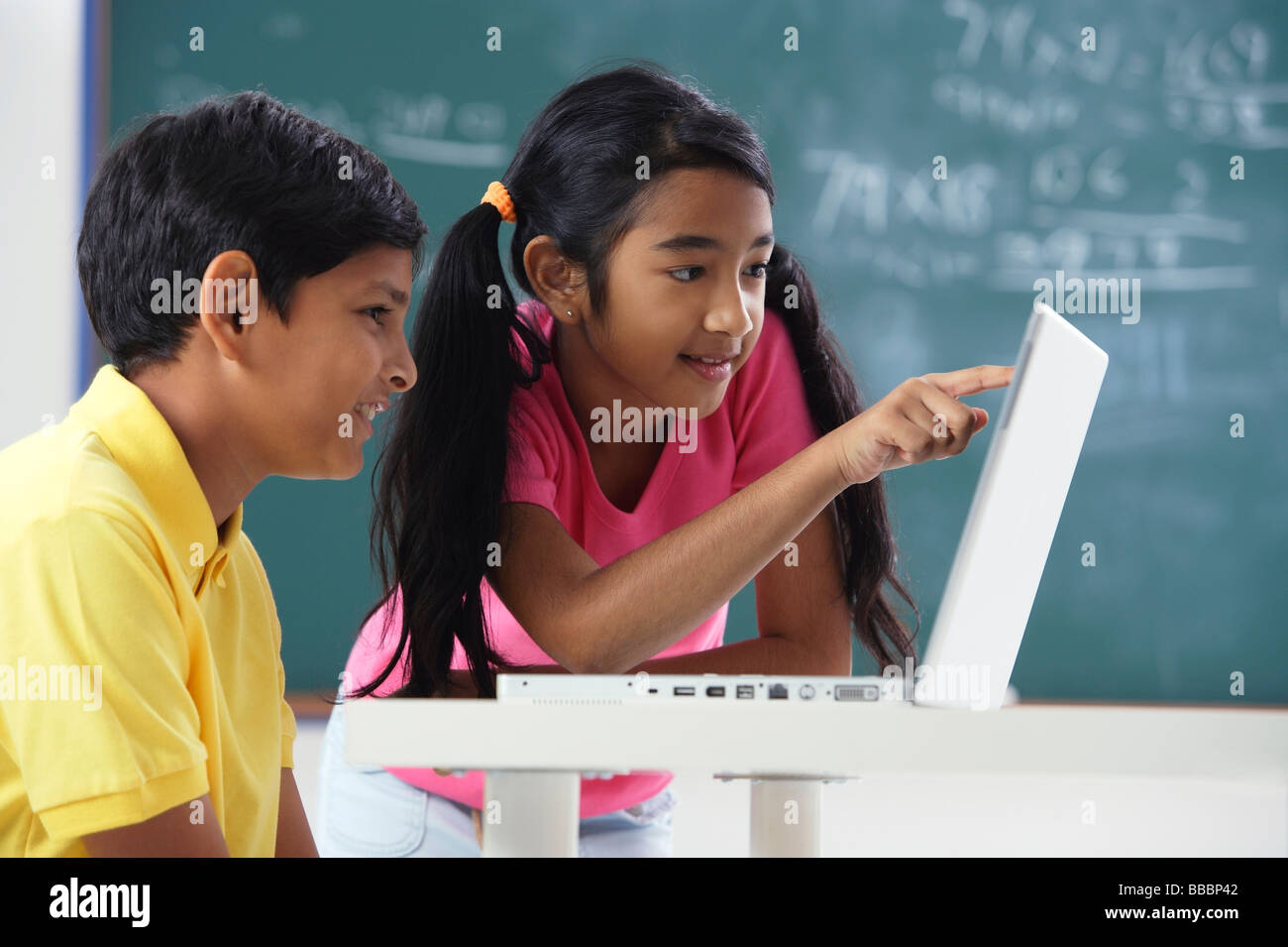 Indian school children using computers hi-res stock photography and ...