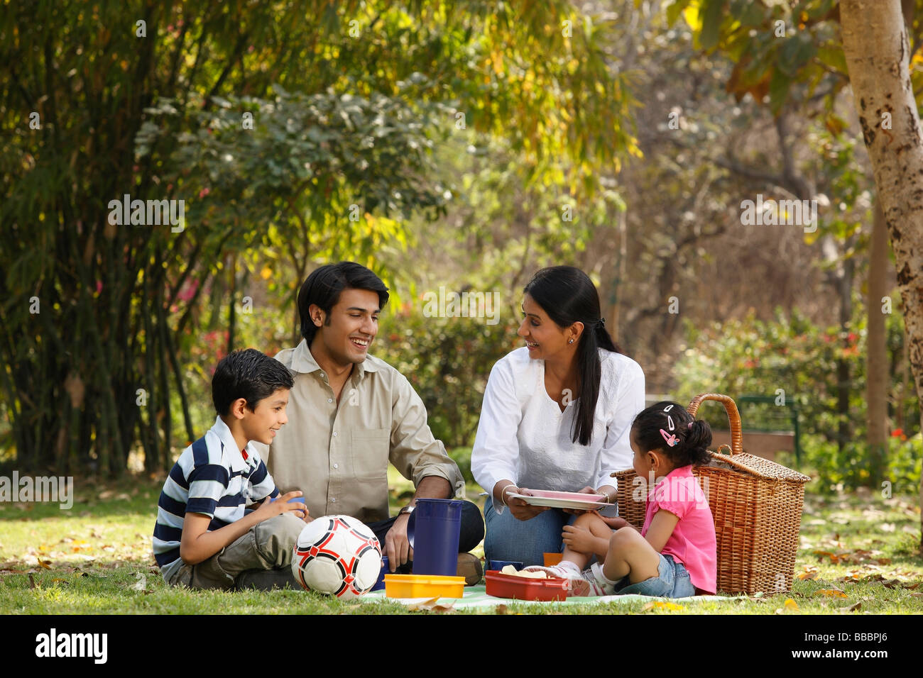 India family having picnic hi-res stock photography and images - Alamy
