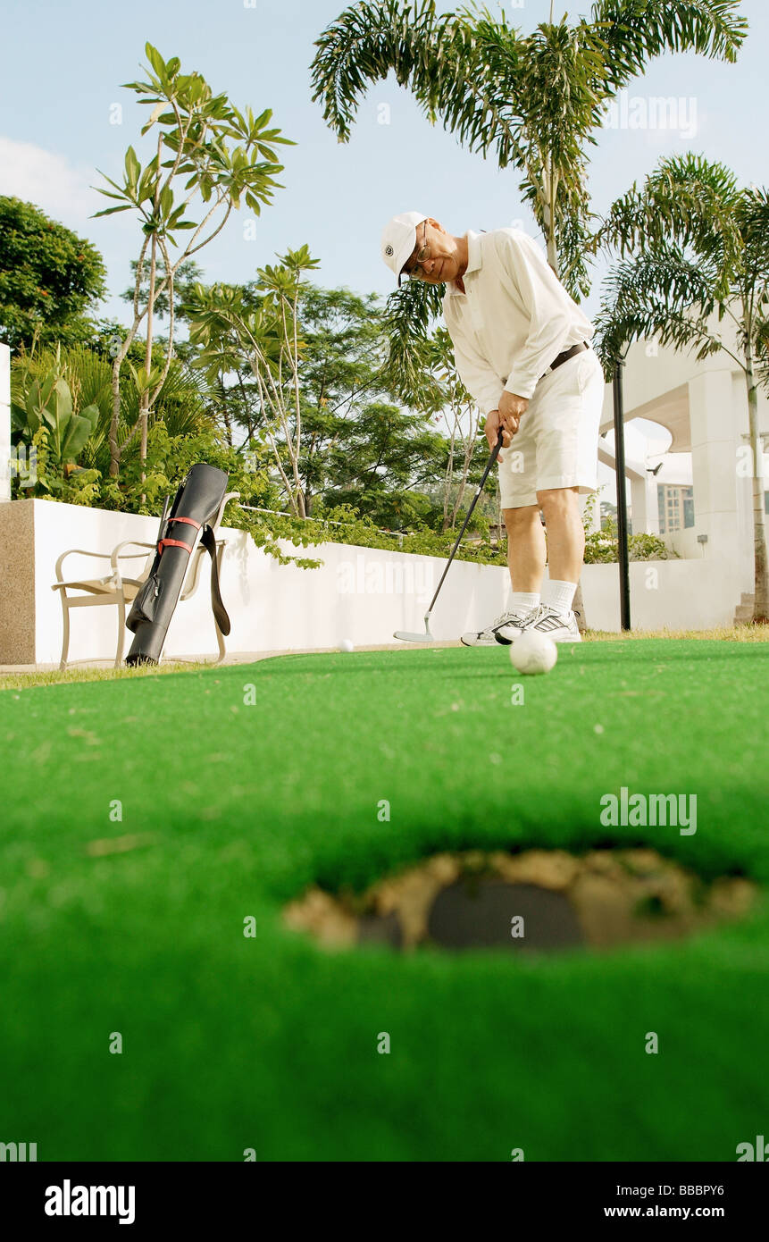 Chinese man playing golf hi-res stock photography and images - Alamy