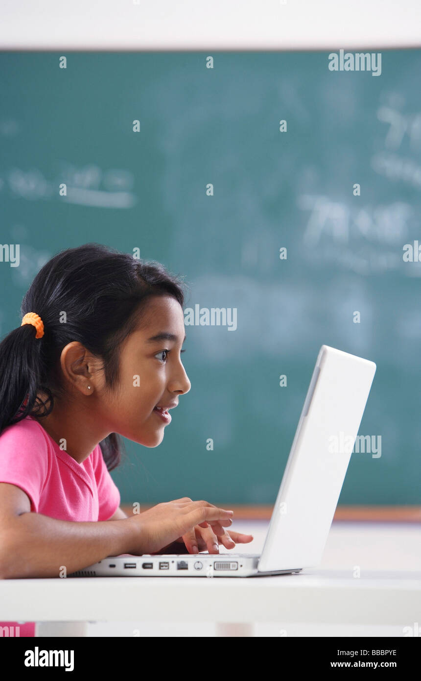 Indian school children using computers hi-res stock photography and ...